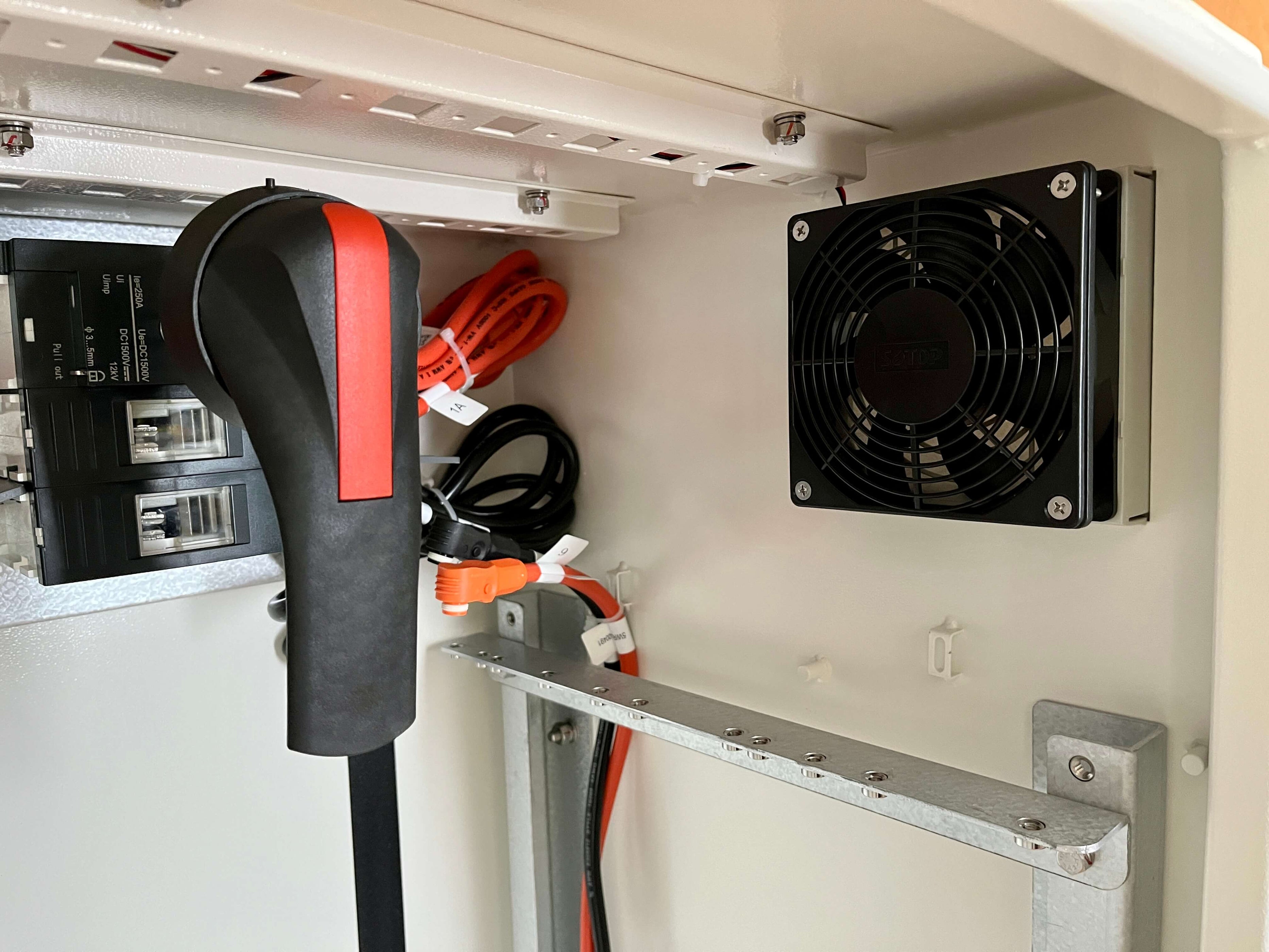 Pylontech LV Energy Storage Cabinet — Intelligent Controls