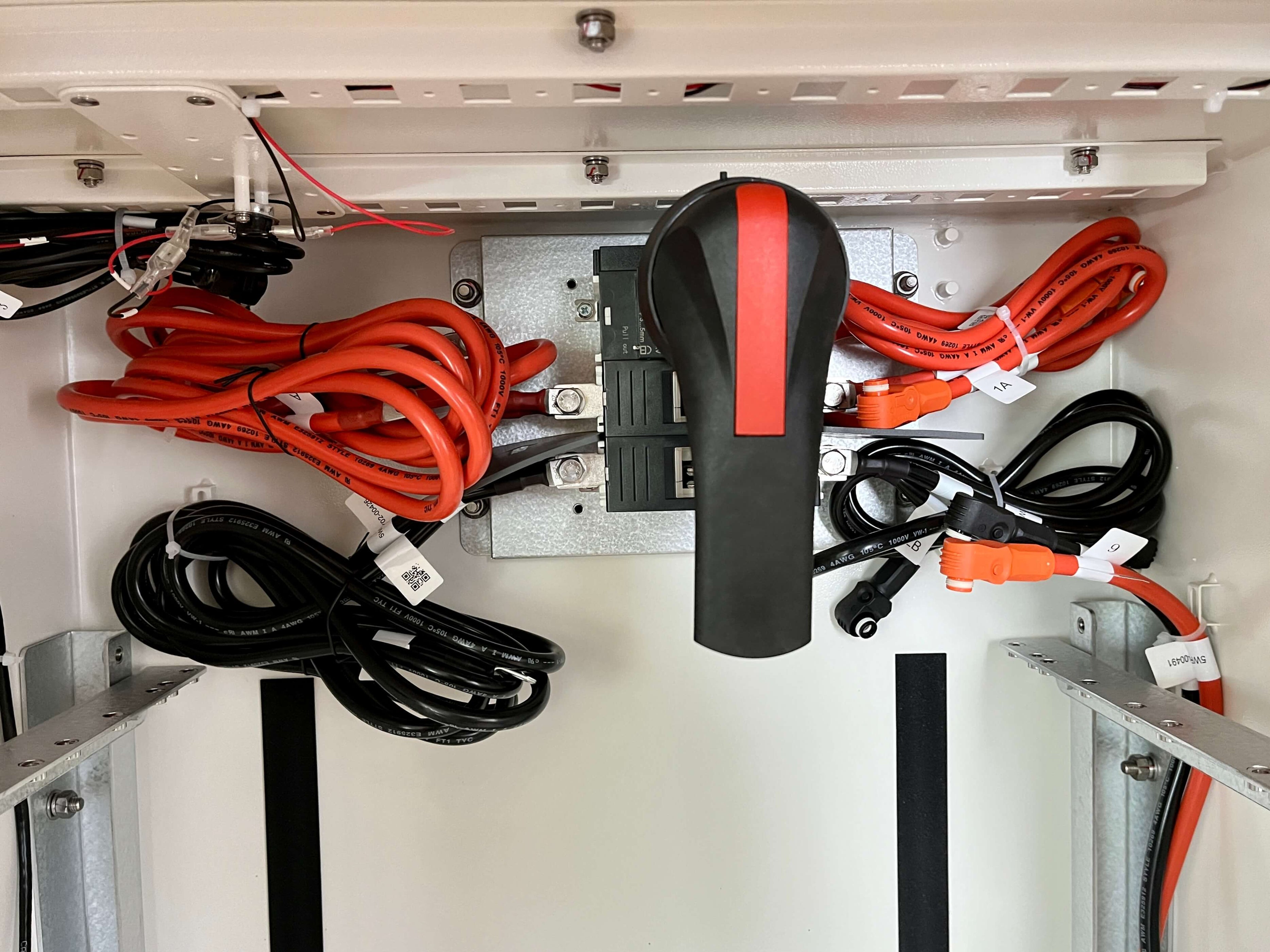 Pylontech LV Energy Storage Cabinet — Intelligent Controls